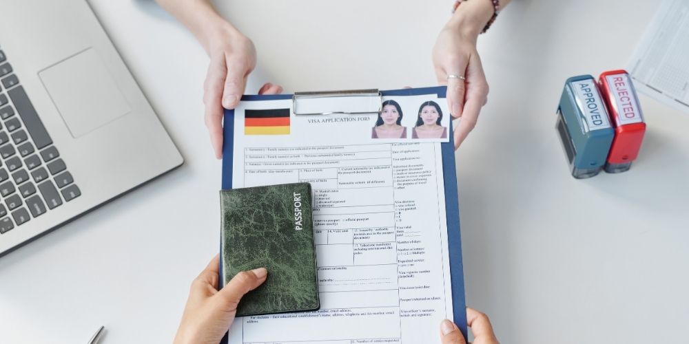 Oturma İzni ve Çalışma İzni Şartları - 2023